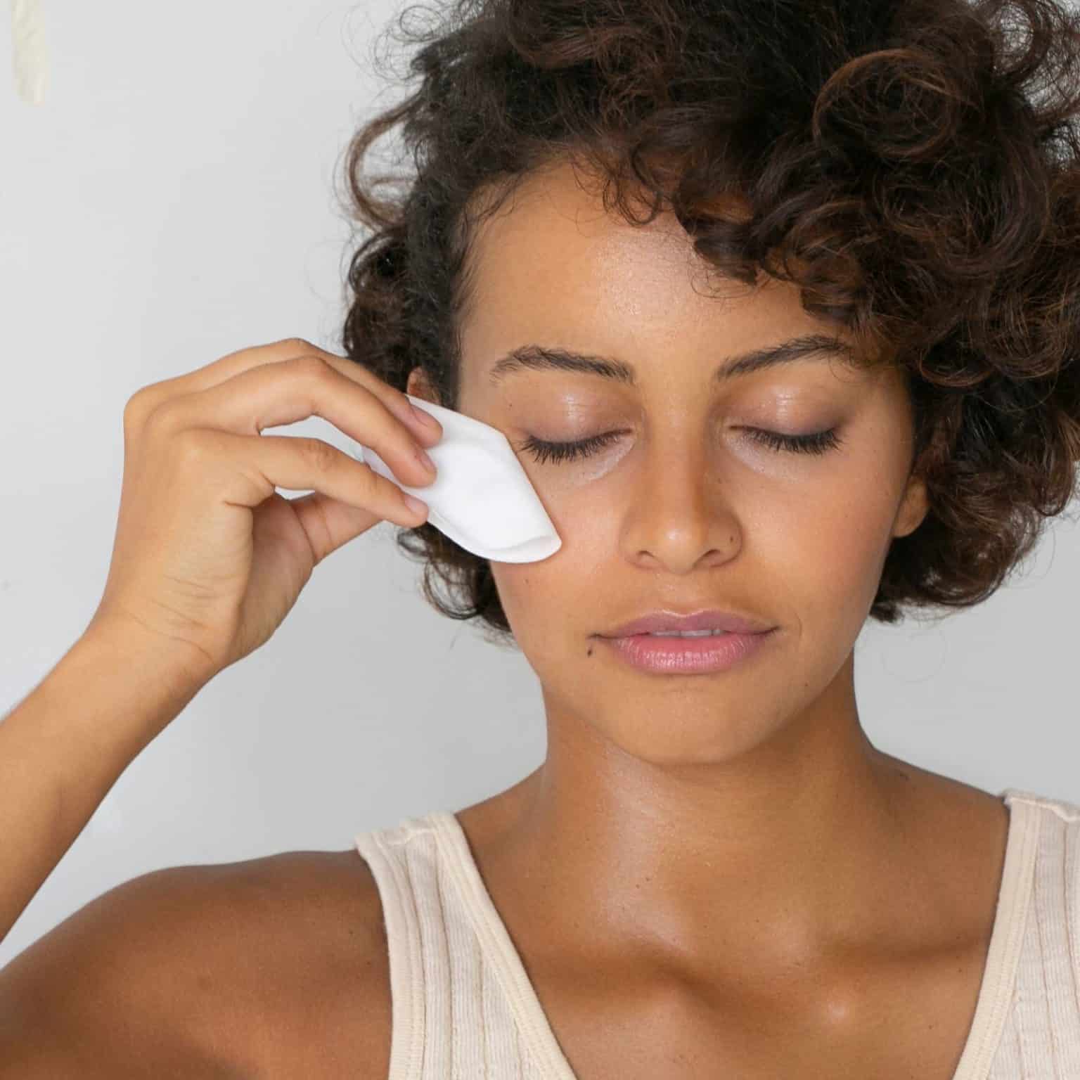 3 Reasons Your Makeup is Creasing Under Your Eyes, and How to Fix It ...